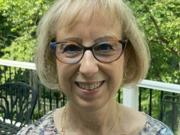 Robyn Gold Grows a Judaica Shop - Washington Jewish Week