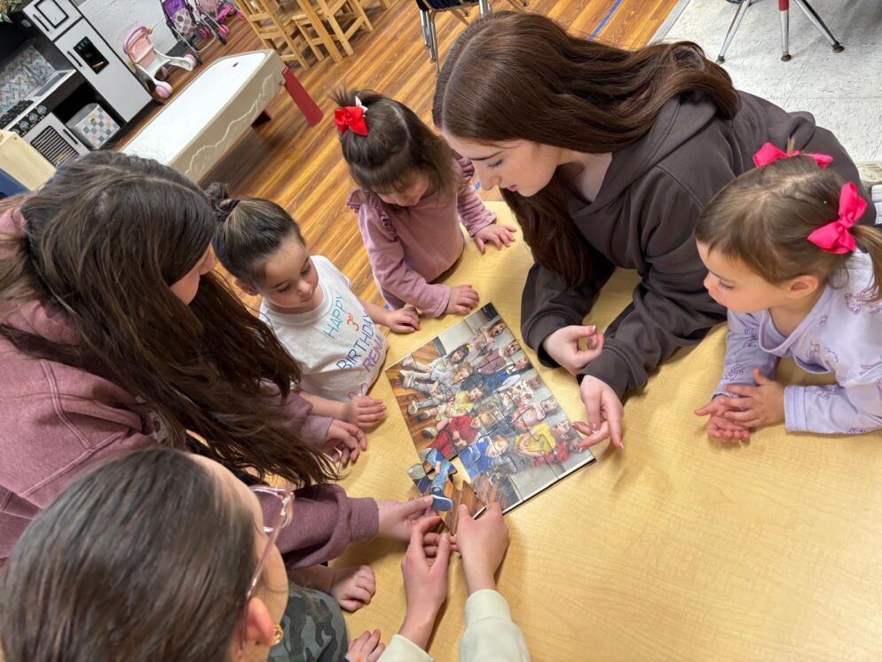 Berman Seventh Graders Visit Preschool Classrooms for Chanukah ...